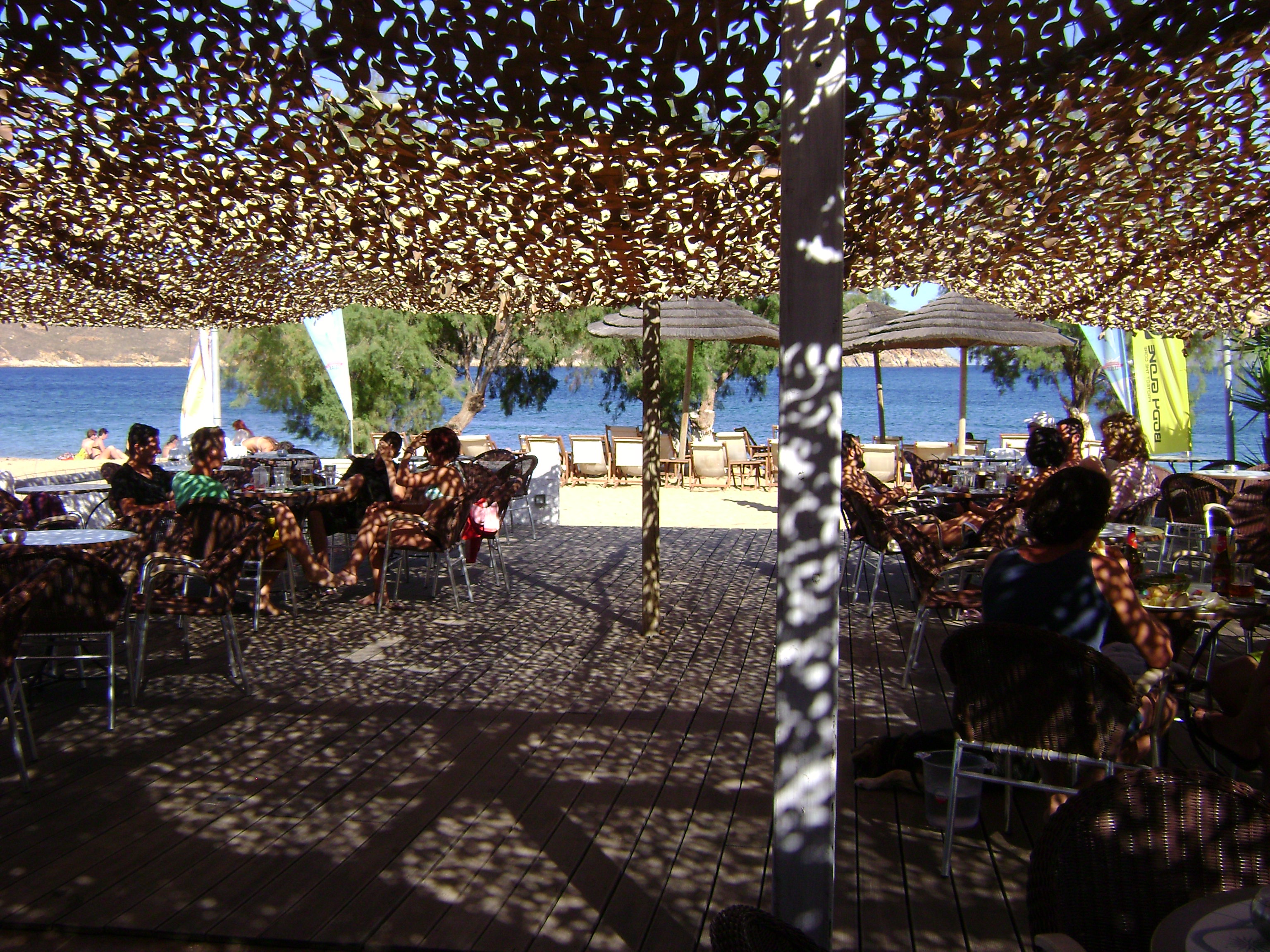 ΚΑΦΕ ΜΠΑΡ - ΕΣΤΙΑΤΟΡΙΟ ΣΕΡΙΦΟΣ - SKIPPER BEACH BAR - 4ty.gr