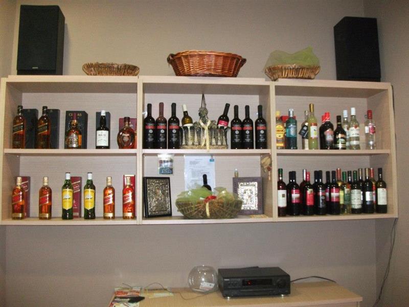 ΚΑΒΕΣ – ΕΜΠΟΡΙΑ ΠΟΤΩΝ - ΟΙΝΟΣ ΚΑΙ ΓΗ - ΚΑΒΑ ΚΡΑΣΙΩΝ ΚΕΡ - 4ty.gr